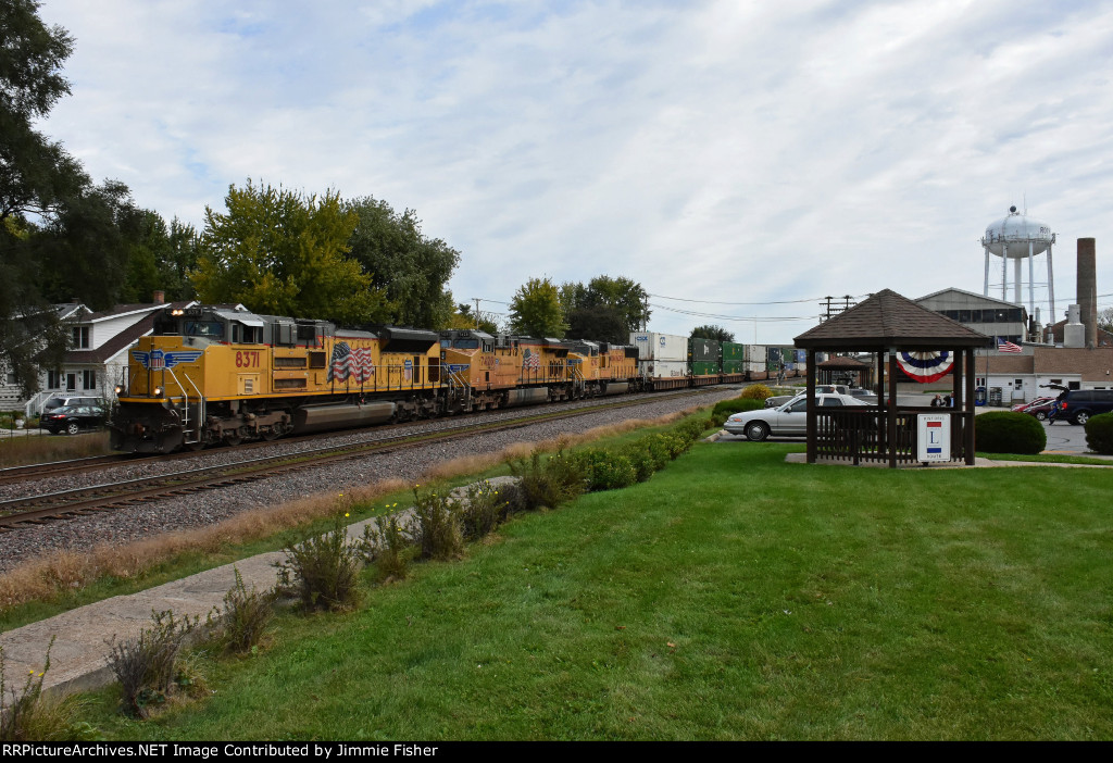 UP 8371 westbound intermodal
